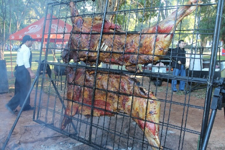 El novillo entero, la estrella de la parrilla