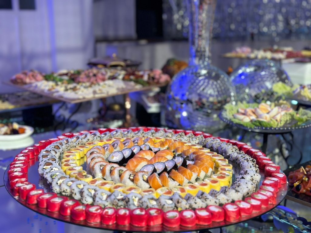 Imponente buffet en la fiesta del Centenario